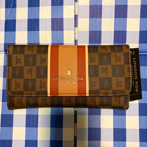 London Fog | Bags | London Fog Sophia Signature Flat Wallets Color ...
